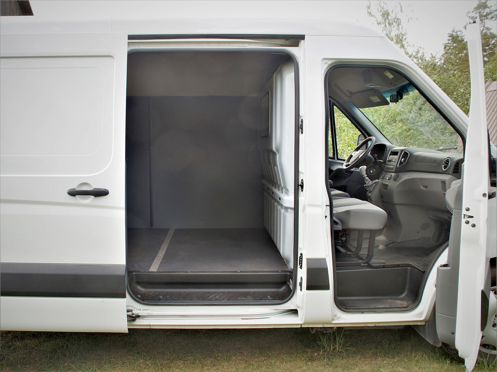 Фото Sollers Atlant Van - Высота проёма боковой сдвижной двери — 139 см до уровня пола ...